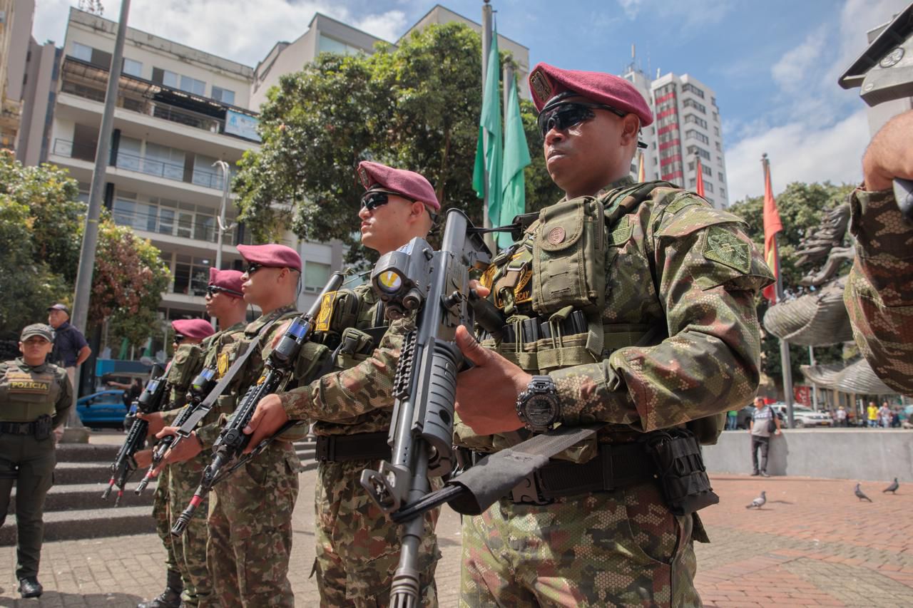 ¿Quiénes son los Boinas Rojas, ¿ A qué llegan?